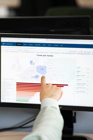 Your 4PL partner for sustainable logistics solutions - SmartWay